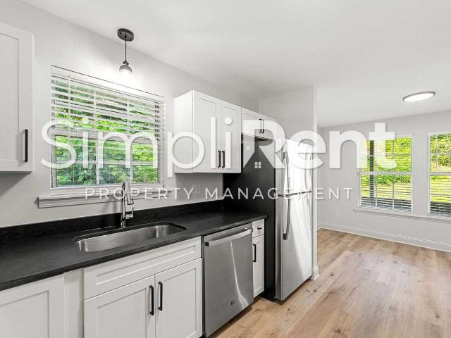 White Oak Crossing 3 Bedroom Apartment for Rent at 2771 White Oak Dr, Decatur, GA 30032