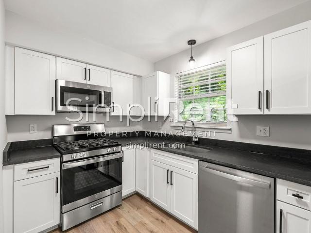 White Oak Crossing 3 Bedroom Apartment for Rent at 2771 White Oak Dr, Decatur, GA 30032