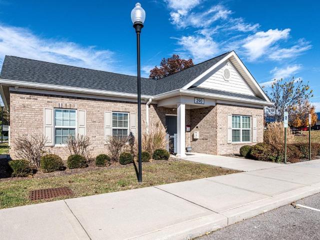 White Oak Crossing 3 Bedroom Apartment for Rent at 290 Quaker Way, Knoxville, TN 37920