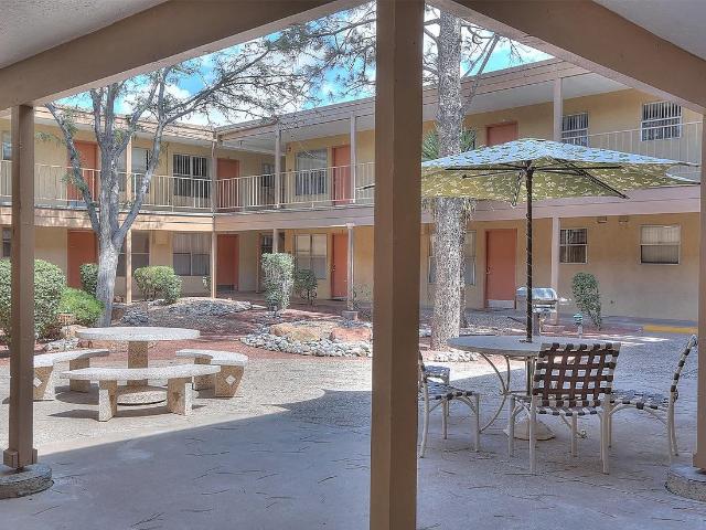 White Oak Apartments 1 Bedroom Apartment for Rent at 121 Cardenas Dr Ne, Albuquerque, NM 87108 Fair West