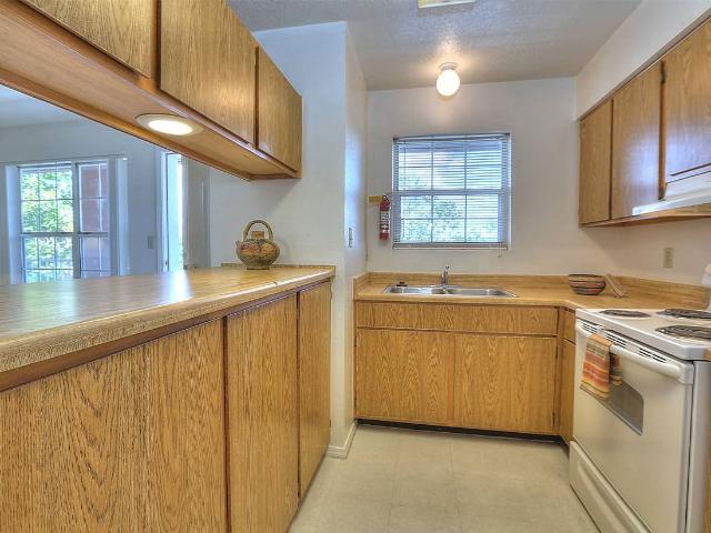 White Oak Apartments 1 Bedroom Apartment for Rent at 121 Cardenas Dr Ne, Albuquerque, NM 87108 Fair West