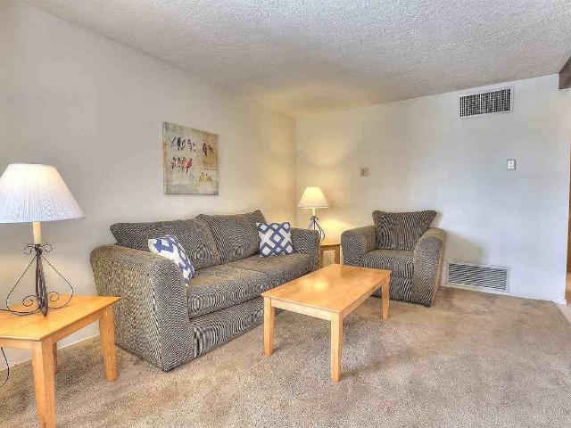 White Oak Apartments 1 Bedroom Apartment for Rent at 121 Cardenas Dr Ne, Albuquerque, NM 87108 Fair West