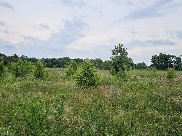 White Oak Ln, Greenfield, IN 46140