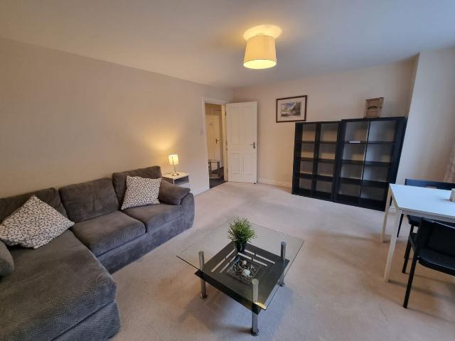 White Oak Road M14, 2 bed flat to rent, £1,200 pcm | PrimeLocation