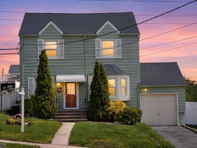 White Oak Ter, Belleville, Home For Sale