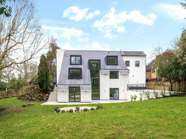 White Orchards, Totteridge, London, N20 5 bed detached house to rent £10,000 pcm £2,308 pw