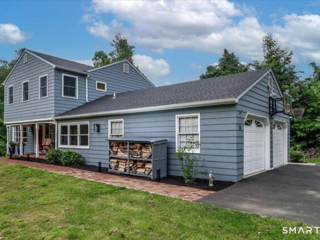 White Pine Dr, Brookfield, Home For Sale