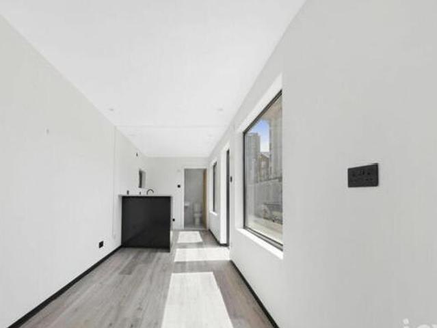 White Post Lane, London, 1 Bedroom Lodge