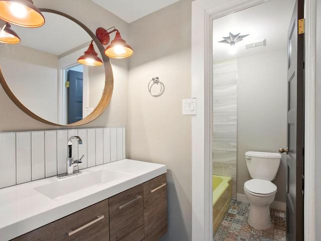 White Swan Apartments – Capitol Hill / Congress Park 1 Bedroom Apartment for Rent at 1300 Adams St, Denver, CO 80206 Congress Park