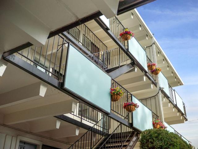 White Swan Apartments – Capitol Hill / Congress Park 2 Bedroom Apartment for Rent at 1300 Adams St, Denver, CO 80206 Congress Park