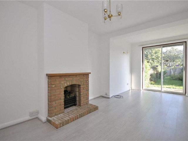 Whitemore Road, Guildford, Surrey, GU1 3 bed semi detached house to rent £2,350 pcm £542 pw