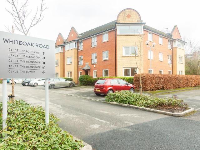 Whiteoak Road, Fallowfield, Manchester 3 bed apartment to rent £1,740 pcm £402 pw