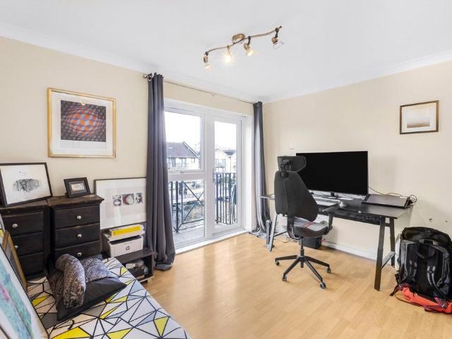 Whiteadder Way, London, E14 1 bed apartment to rent £1,700 pcm £392 pw