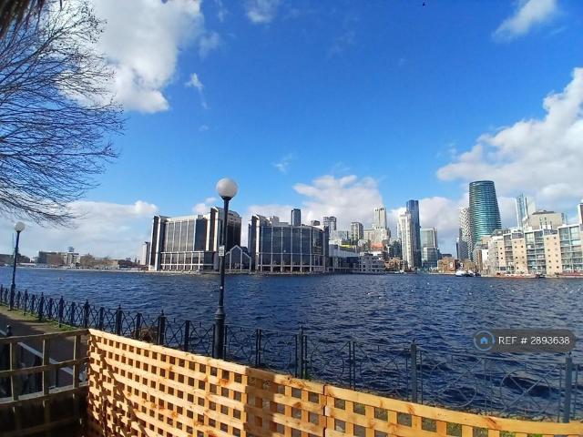 Whiteadder Way, London, E14 2 bed flat to rent £2,700 pcm £623 pw
