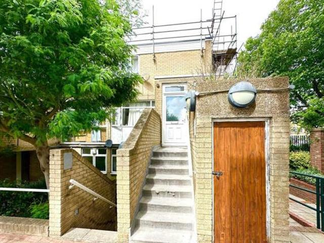Whitebeam Close, Oval, 4 Bedroom Maisonette