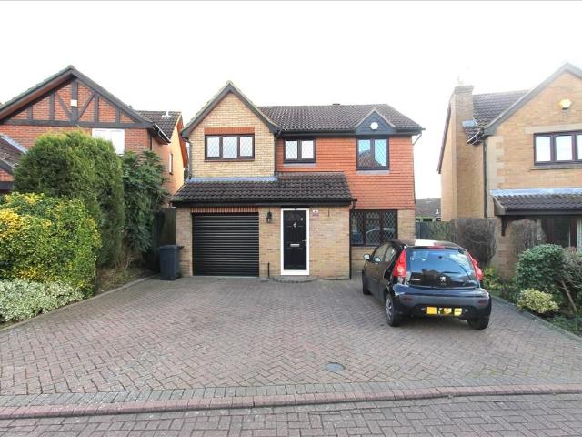 Whitebeam Close, Waltham Cross EN7, 4 bed property to rent, £2,600 pcm | PrimeLocation