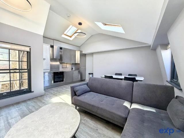 Whitechapel High Street, London E1 2 bed apartment to rent £3,000 pcm £692 pw