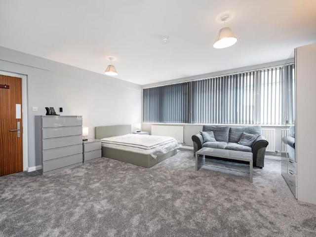 Whitechapel Road, E1, Whitechapel. Studio to rent £1,725 pcm £398 pw