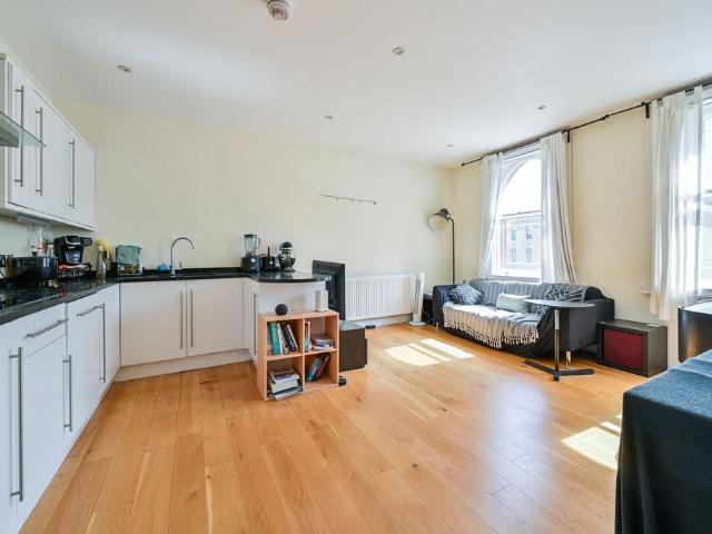Whitechapel Road, E1, Whitechapel. 2 bed flat to rent £3,250 pcm £750 pw