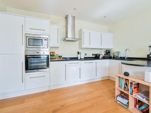 Whitechapel Road, E1, Whitechapel. 2 bed flat to rent £3,250 pcm £750 pw