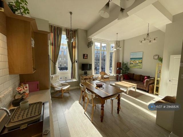 Whitechapel Road, London, E1 2 bed flat to rent £2,800 pcm £646 pw