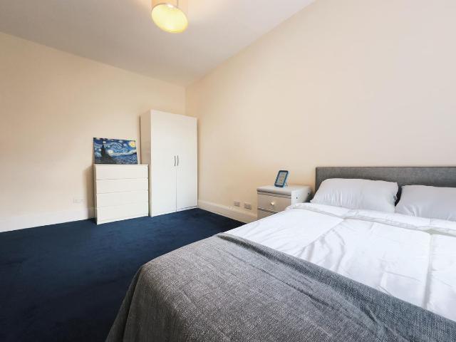 Whitechapel Road, London E1, 3 bed shared accommodation to rent, £950 pcm | PrimeLocation