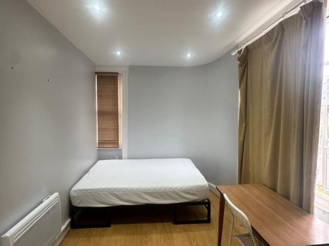 Whitechapel Road, London E1, Room to rent, £900 pcm | PrimeLocation