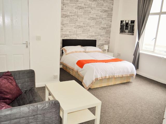 Whitechapel Road, London E1, Room to rent, £1,200 pcm | PrimeLocation