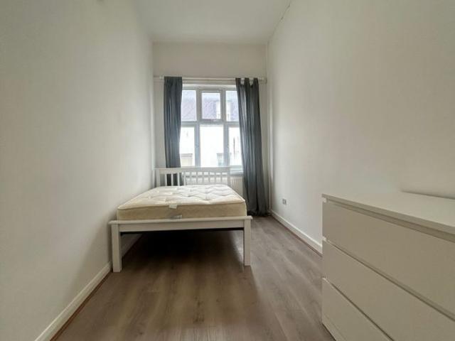Whitechapel Road, London E1, Room to rent, £849 pcm | PrimeLocation
