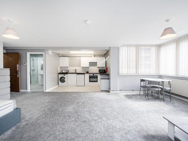 Whitechapel Road, Tower Hamlets. Studio to rent £1,800 pcm £415 pw