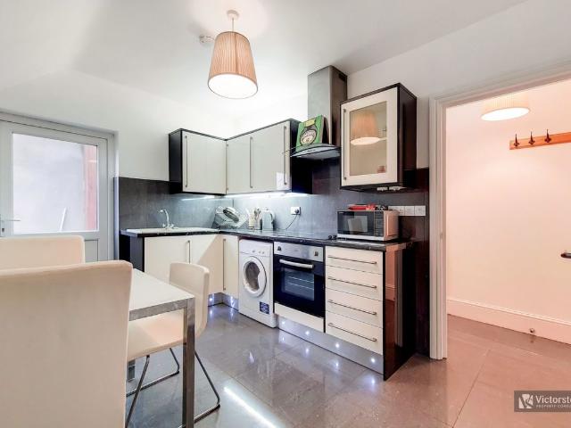 Whitechapel Road, Whitechapel, London E1, 1 bed flat to rent, £1,700 pcm | PrimeLocation