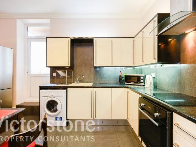Whitechapel Road, Whitechapel, London E1, 3 bed flat to rent, £3,300 pcm | PrimeLocation