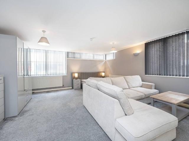 Whitechapel Road, Whitechapel, London E1, Studio to rent, £1,800 pcm | PrimeLocation