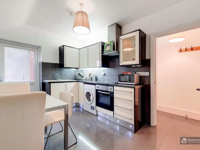 Whitechapel Road, Whitechapel. 2 bed apartment to rent £2,000 pcm £462 pw