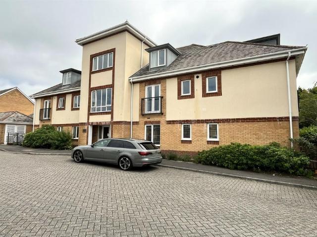 Whitecliff 2 bed flat to rent £1,325 pcm £306 pw