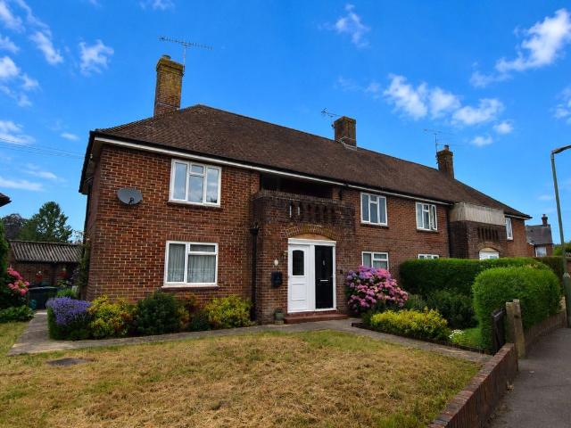 Whitedown, Alton, Hampshire GU34, 2 bed flat to rent, £1,250 pcm | PrimeLocation