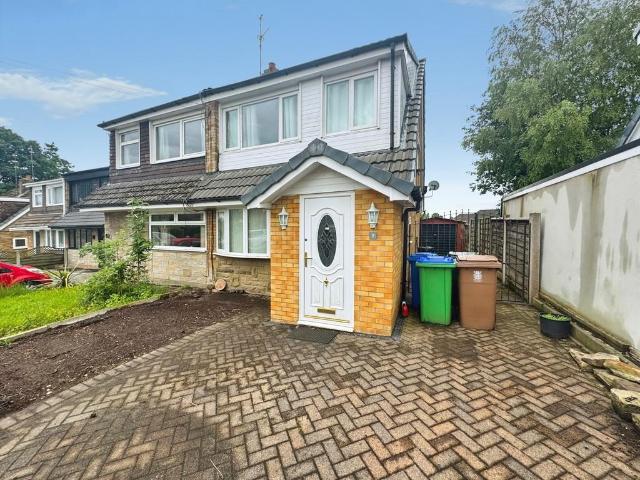 Whitefield Avenue, Norden OL11 3 bed semi detached house to rent £1,275 pcm £294 pw
