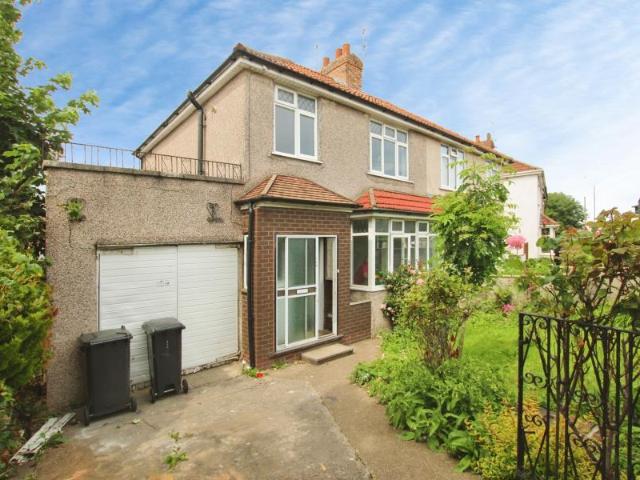 Whitefield Road, Bristol BS5 4 bed terraced house to rent £1,900 pcm £438 pw