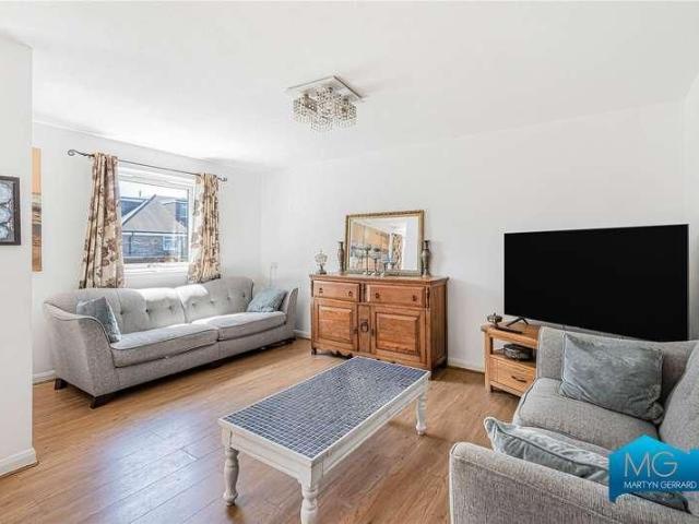 Whitefriars Court, Friern Park, North Finchley, London, N12