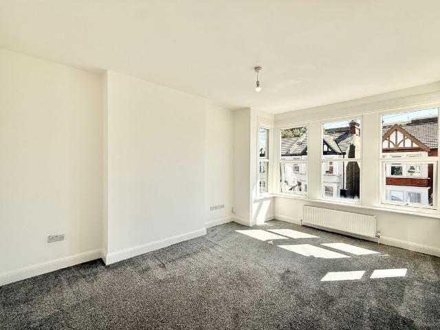 Whitegate Road, Southend On Sea SS1, 2 bed flat to rent, £1,200 pcm | PrimeLocation