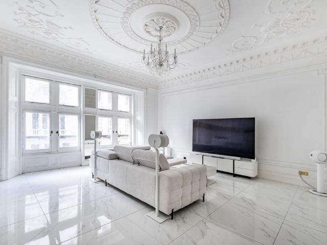 Whitehall Court London SW1A 2 bed flat to rent £6,750 pcm £1,558 pw