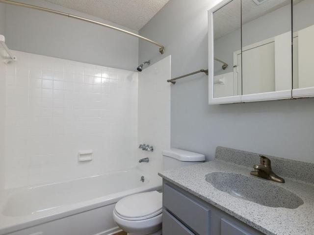 Whitehall Apartments 3 Bedroom Apartment for Rent at 3930 Sw Twilight Dr, Topeka, KS 66614