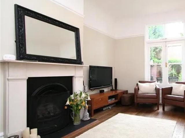 Whitehall Gardens, London, W3 9RD, United Kingdom | 4 bed house for rent #137746154 | Rentberry