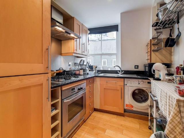 Whitehall, St James's, London, SW1A 2 bed flat to rent £3,500 pcm £808 pw