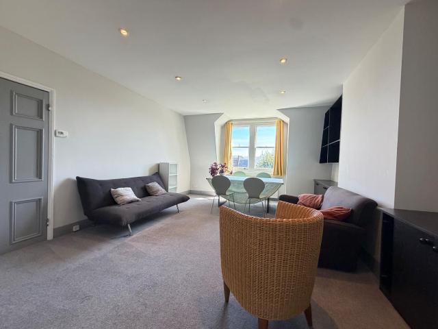 Whitehall Park, Archway N19, 1 bed flat to rent, £1,900 pcm | PrimeLocation