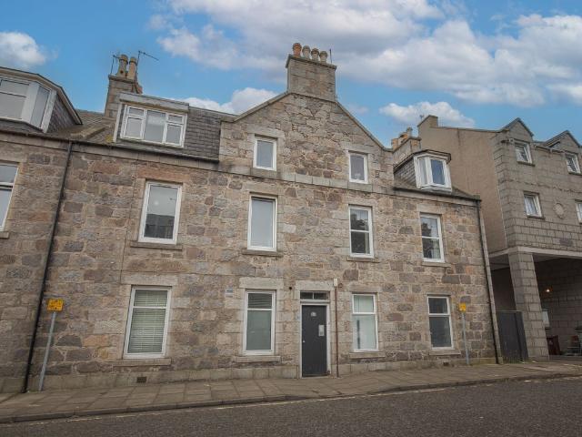 Whitehall Place, Aberdeen AB25, 2 bed flat to rent, £875 pcm | PrimeLocation