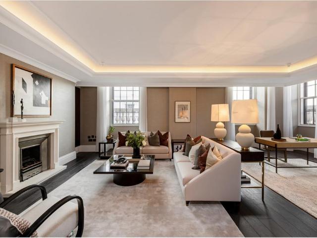 Whitehall Place, London, SW1A 2 bed apartment to rent £30,117 pcm £6,950 pw