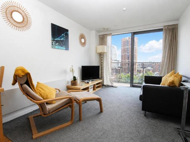 Whitehall Quay Yorkshire, Leeds, LS1 2 bed flat to rent £1,275 pcm £294 pw