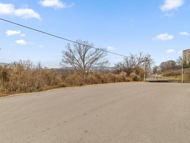 Whitehall Rd, Chattanooga, TN 37405