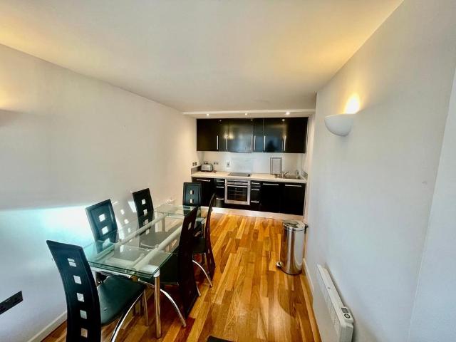 Whitehall Waterfront, Leeds, LS1 2 bed apartment to rent £1,150 pcm £265 pw